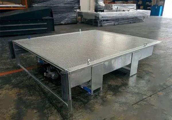 Delta Hot Blast Galvanized Hydraulic Dock Leveler - HOANG CHUONG JSC
